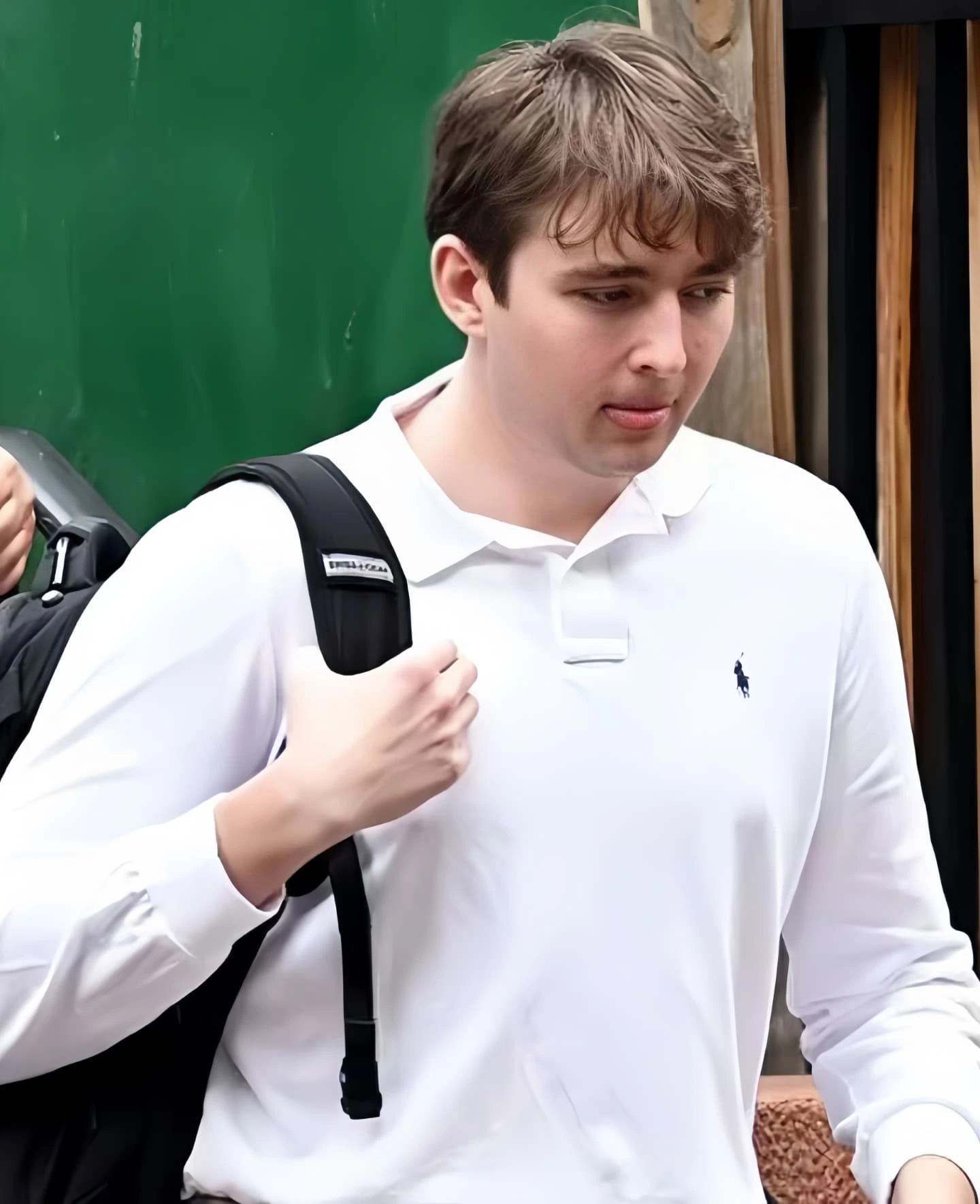 Why Barron Trump always carry a black backpack to class - The Animalz